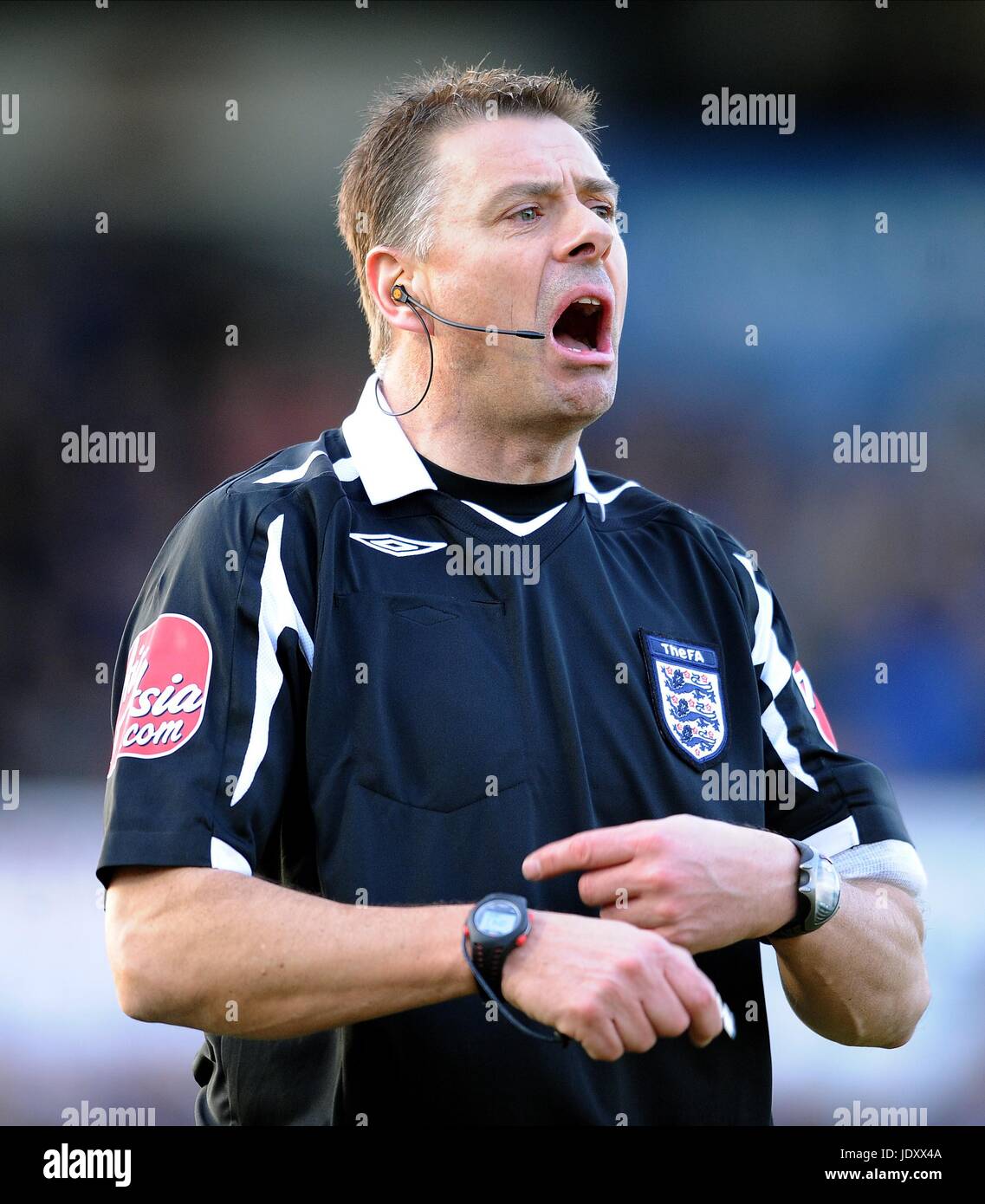 Football referee mark halsey hi-res stock photography and images - Alamy