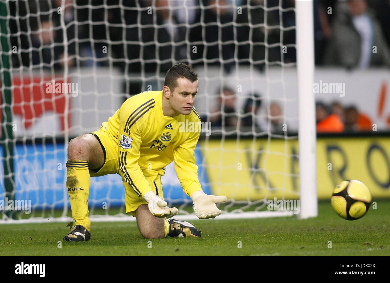 SHAY GIVEN NEWCASTLE UNITED FC KC STADIUM HULL ENGLAND 03 January 2009 ...