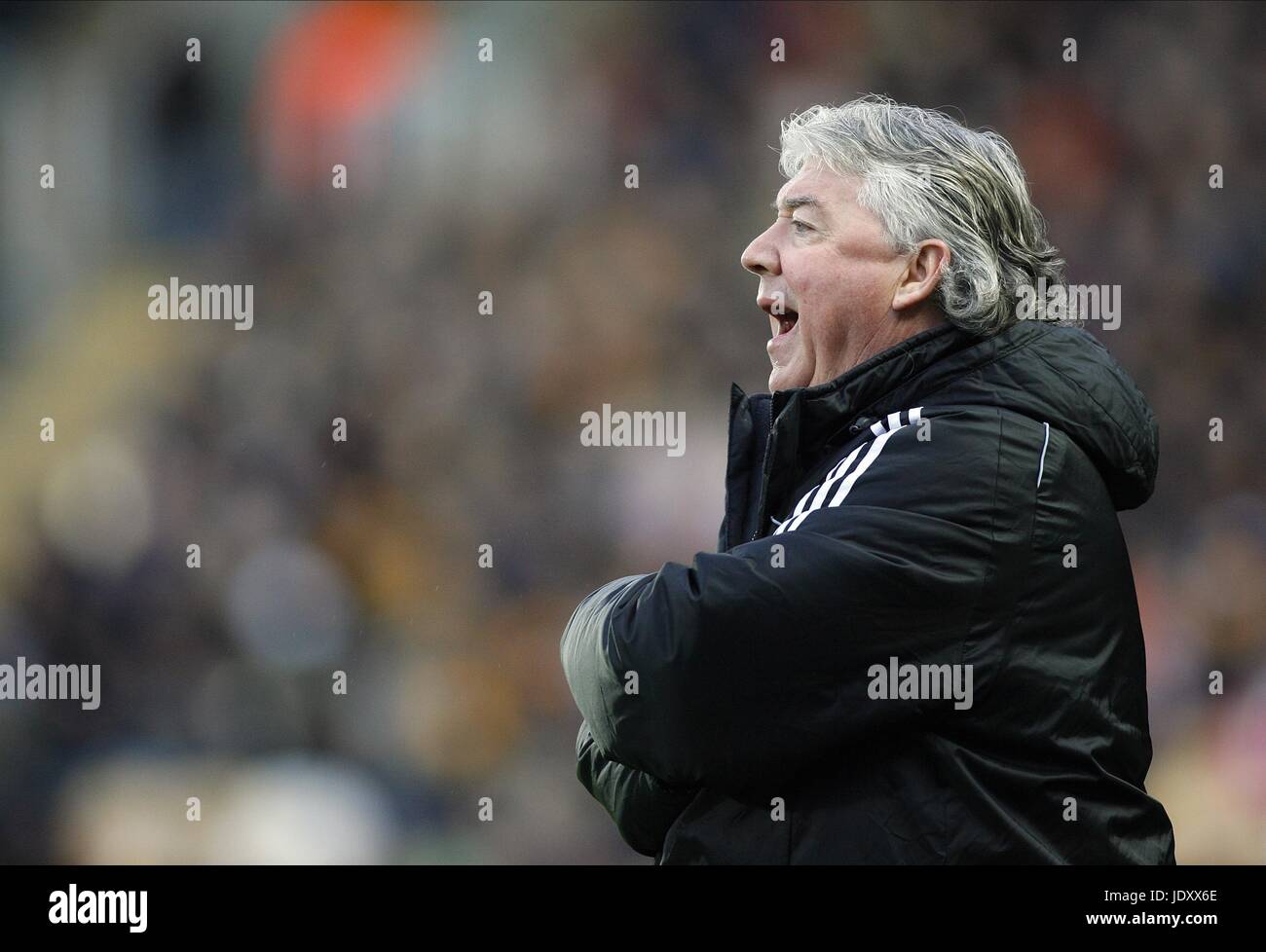 JOE KINNEAR NEWCASTLE UNITED FC MANAGER KC STADIUM HULL ENGLAND 03 ...