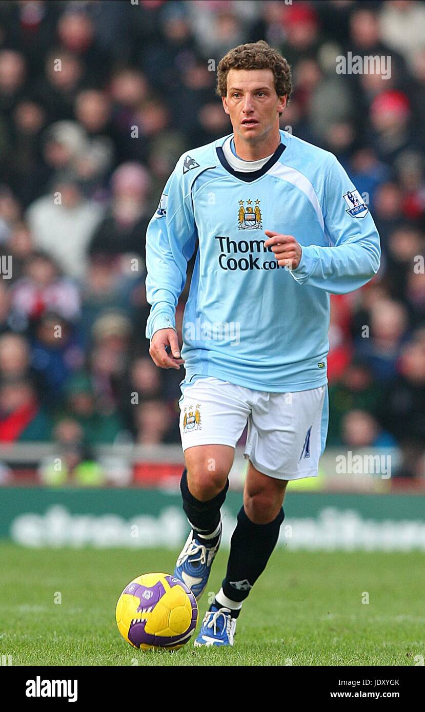 Elano manchester city hi-res stock photography and images - Alamy