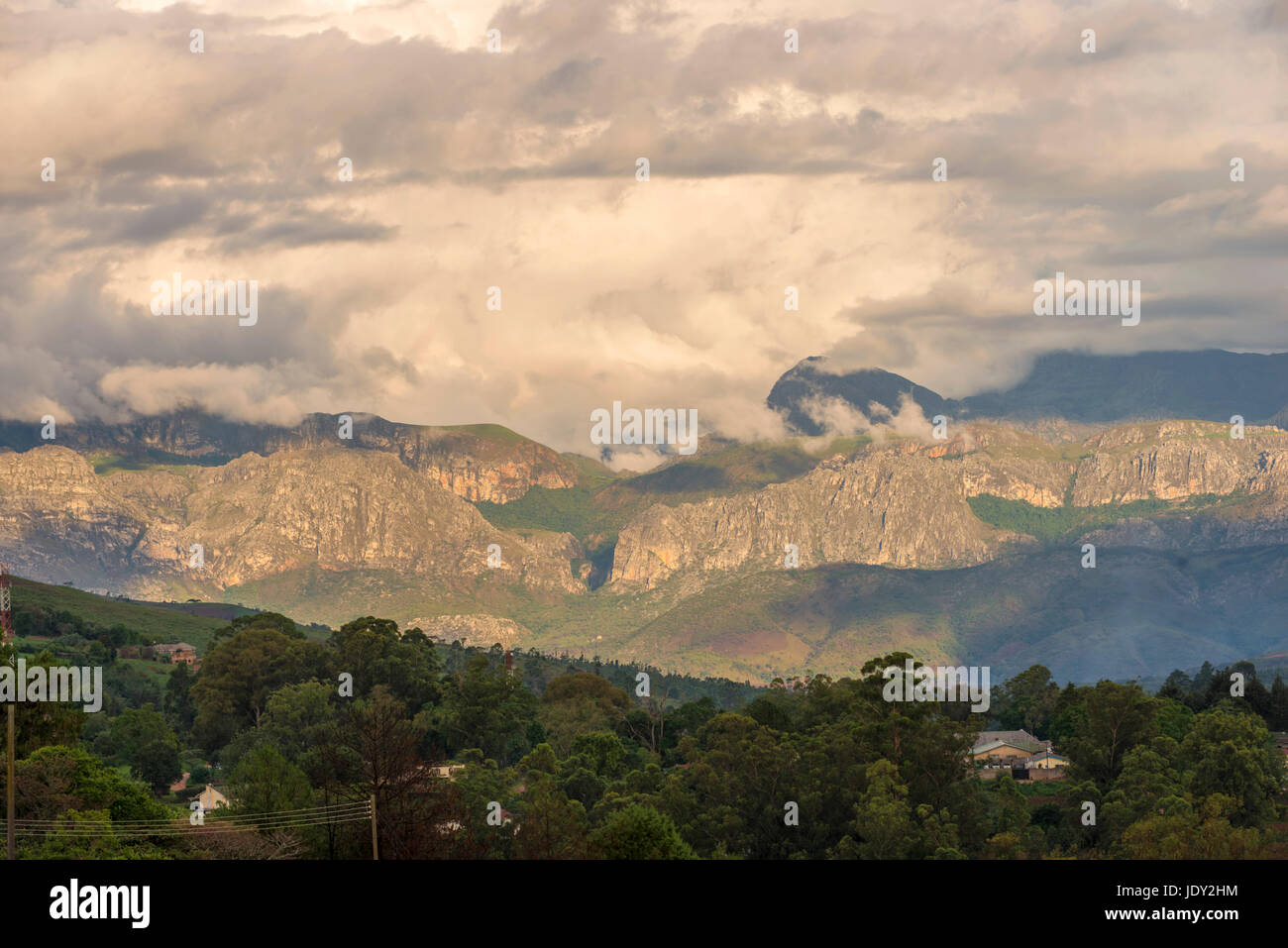 Chimanimani town seen in front of the Chimanimani mountains, Zimbabwe ...