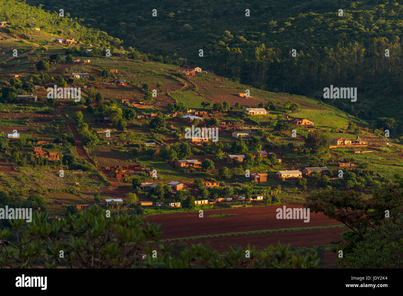Chimanimani town seen in front of the Chimanimani mountains, Zimbabwe ...