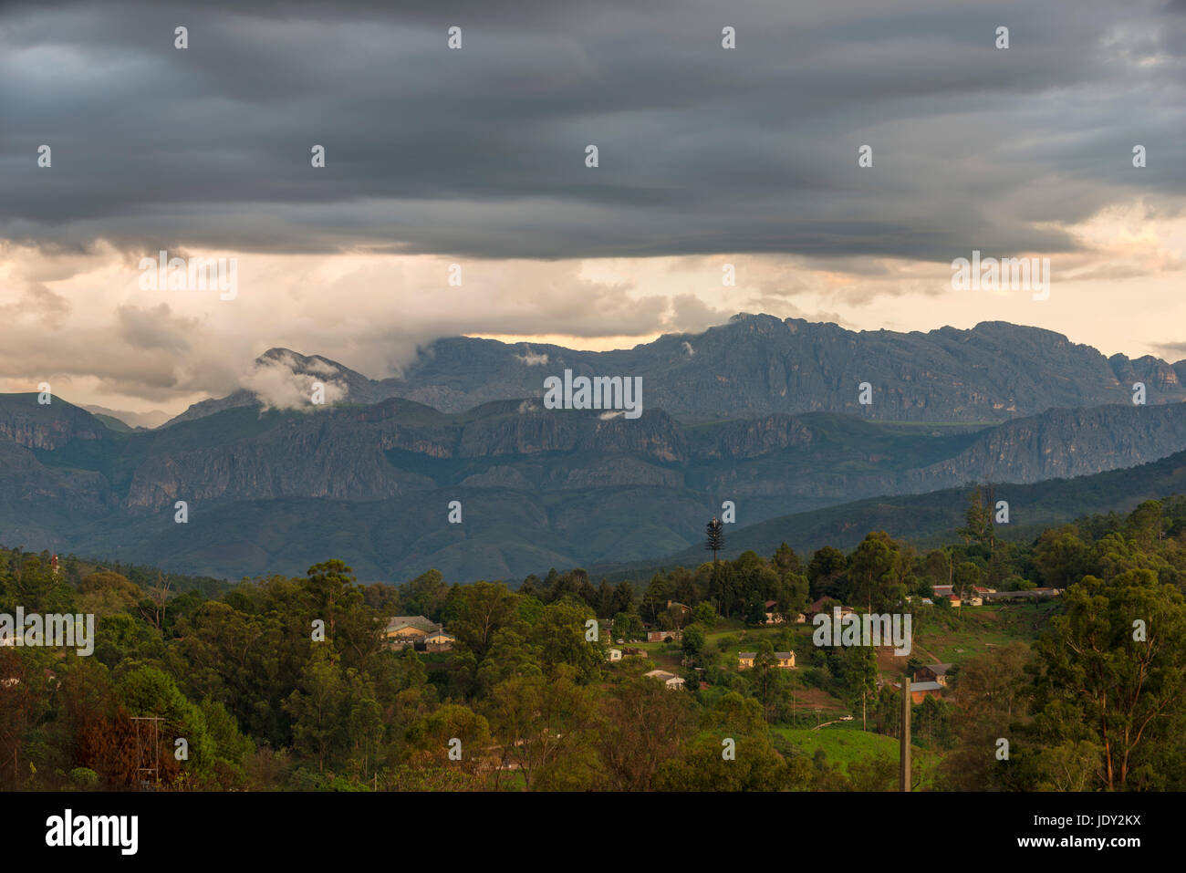 Chimanimani town seen in front of the Chimanimani mountains, Zimbabwe ...