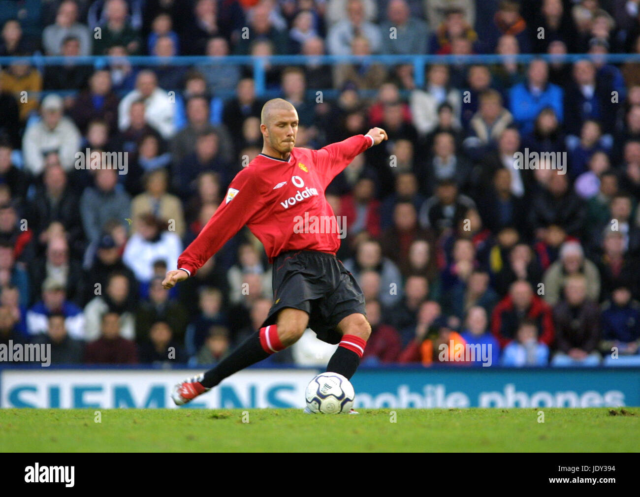 DAVID BECKHAM MANCHESTER UNITED FC 04 November 2000 Stock Photo - Alamy