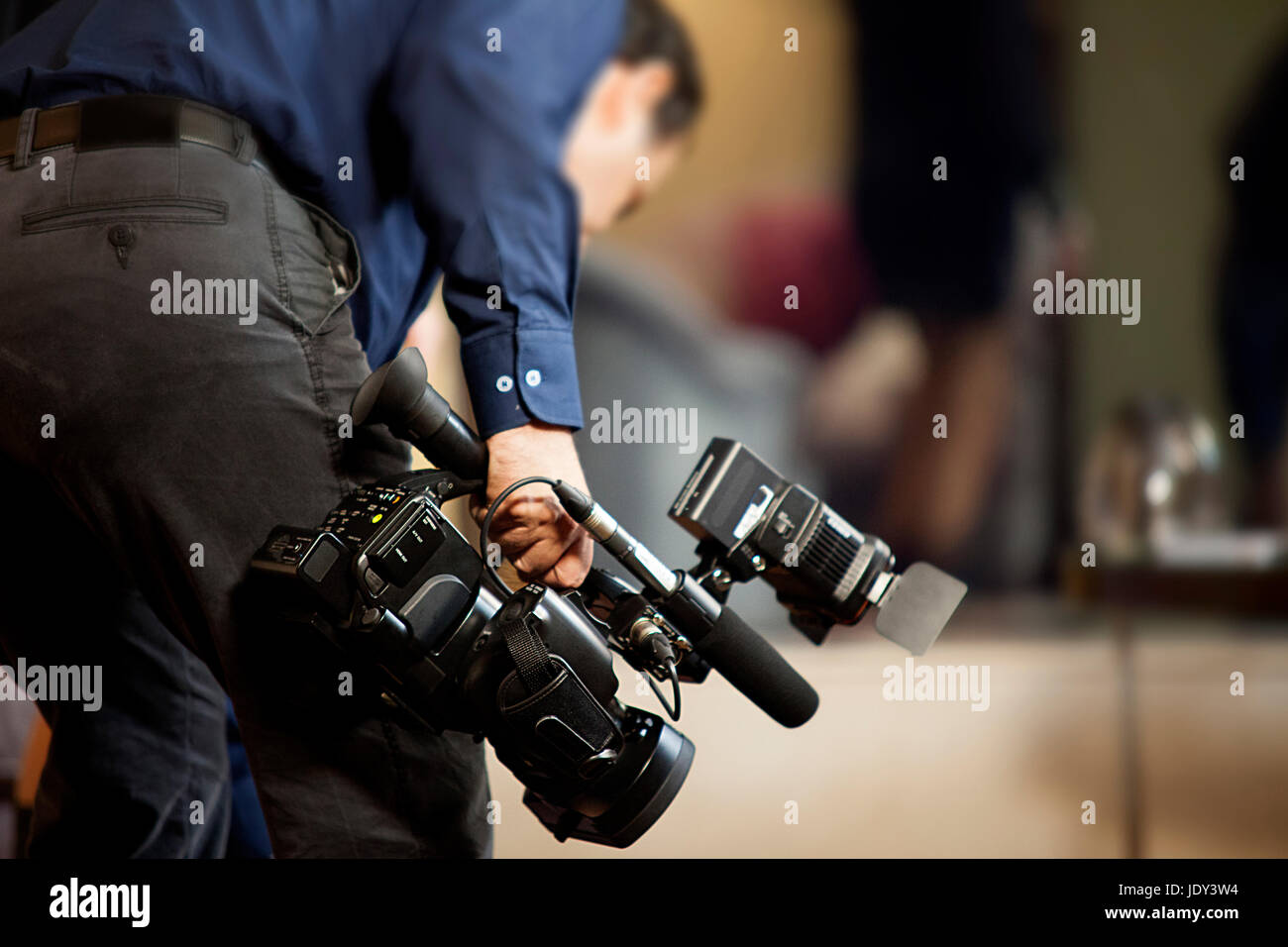 Media framing hi-res stock photography and images - Alamy