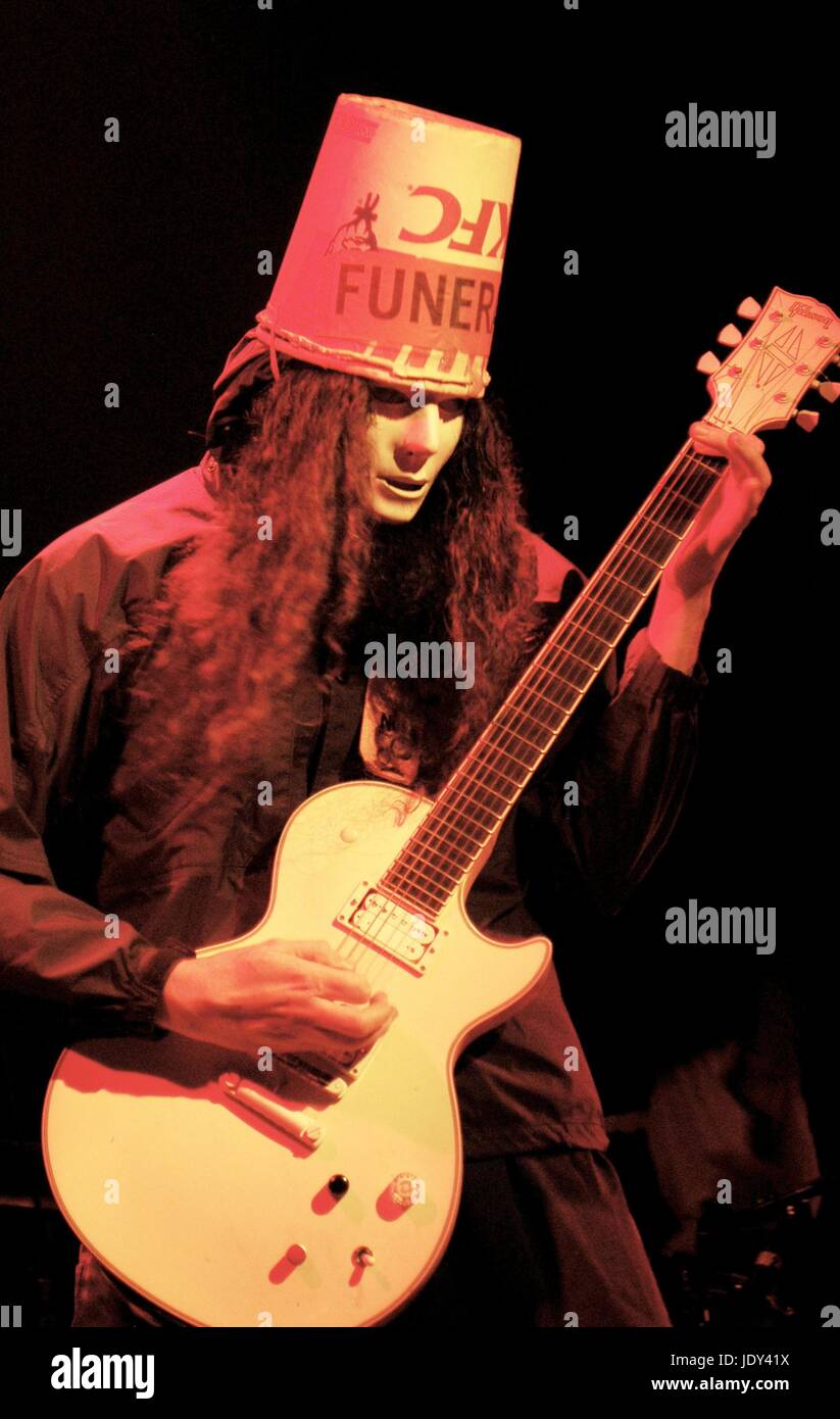 Buckethead and Giant Robot performing at The Independent, San Francisco ...