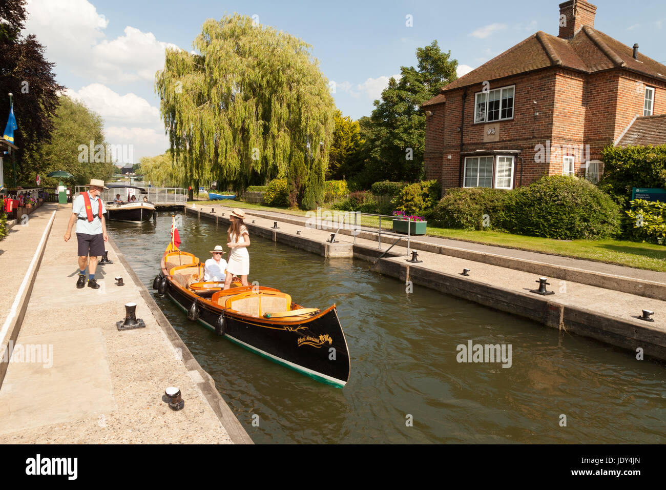 Boats and the lock keeper and lock house, Shiplake Lock on the River ...