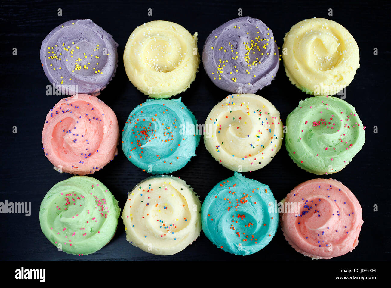 Purple mini cake hi-res stock photography and images - Alamy