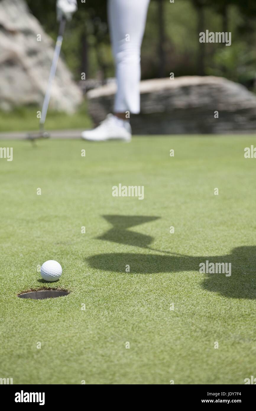 Golfer standing on one leg hi-res stock photography and images - Alamy