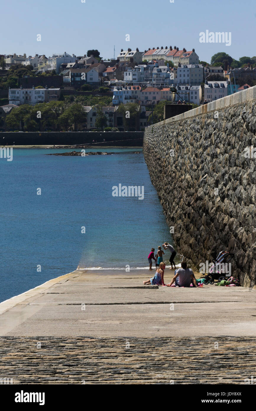 Family Day by the Sea, Havelet Bay, Saint Peter Port, Guernsey Stock ...