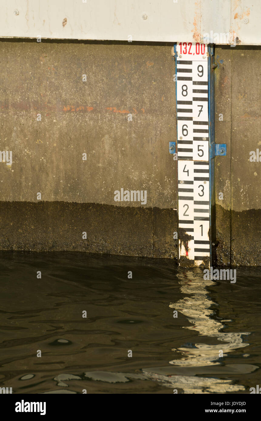 Dirty Water Level Scale on the Wall Stock Photo - Alamy