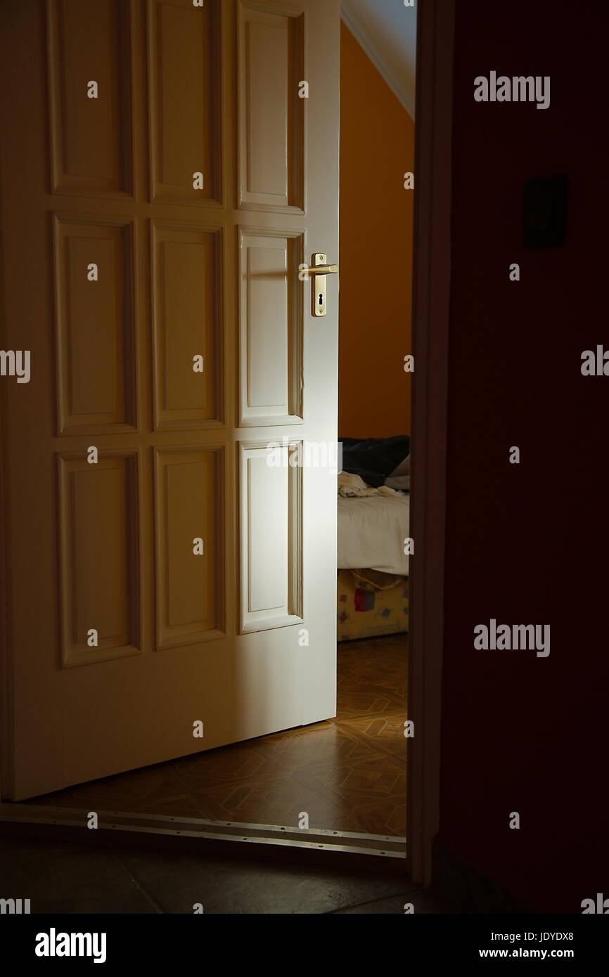 Bedroom door and ajar hi-res stock photography and images - Alamy