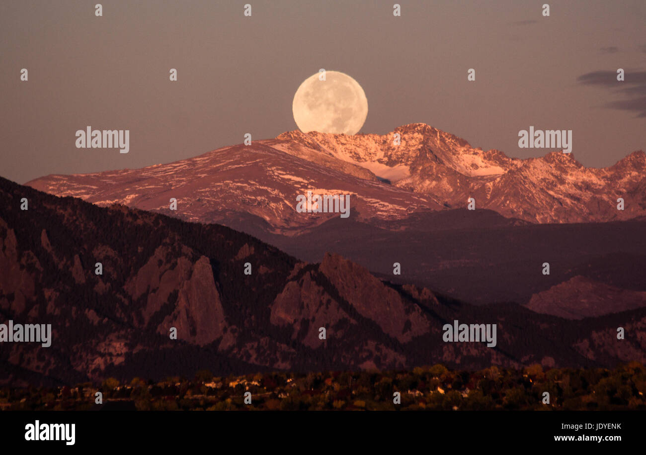 Above the boulder hi-res stock photography and images - Alamy