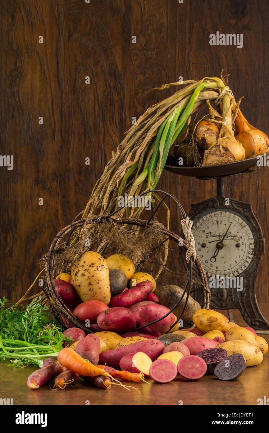 Kitchen scales with potatoes hi-res stock photography and images - Alamy