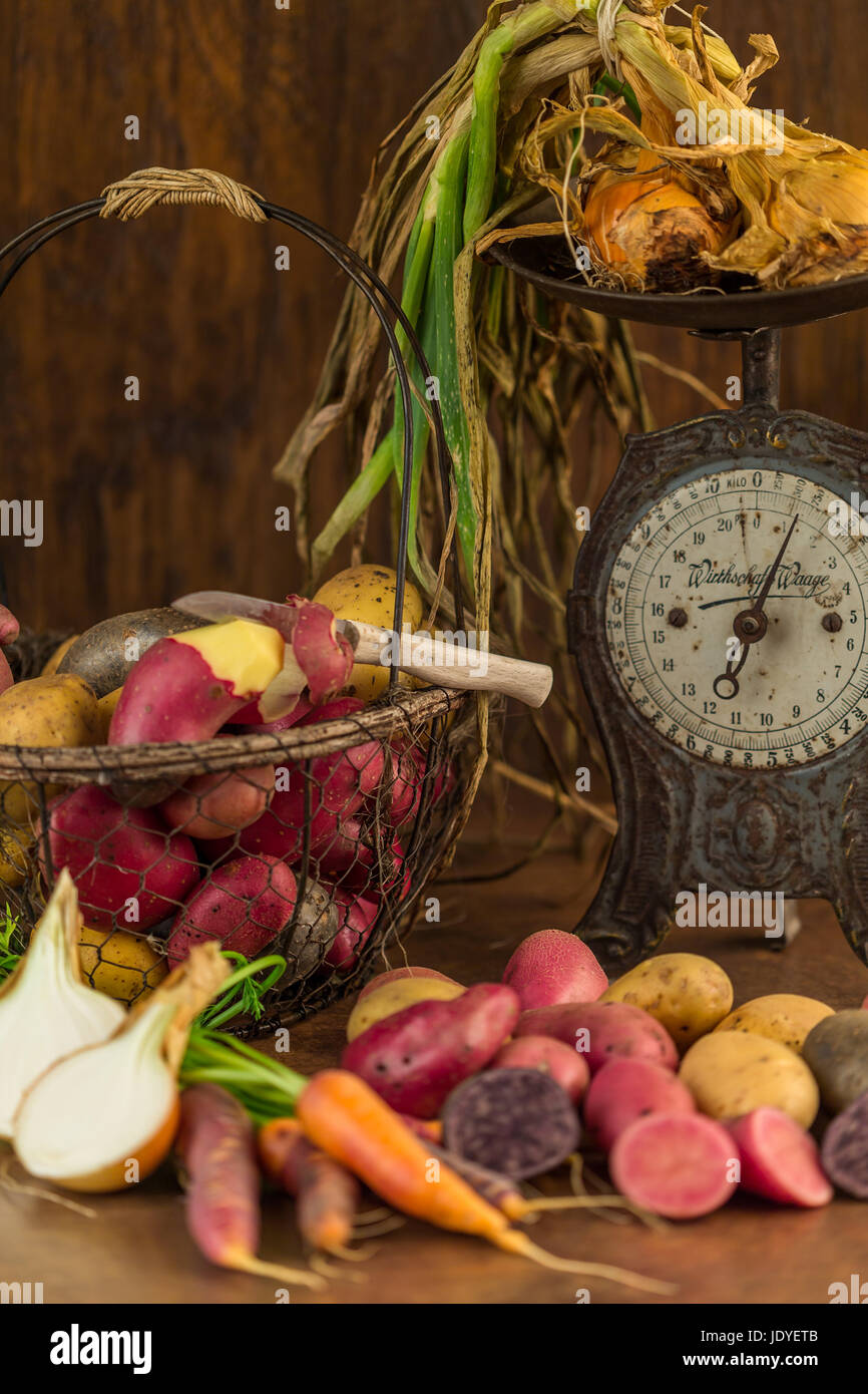 Kitchen scales with potatoes hi-res stock photography and images - Alamy