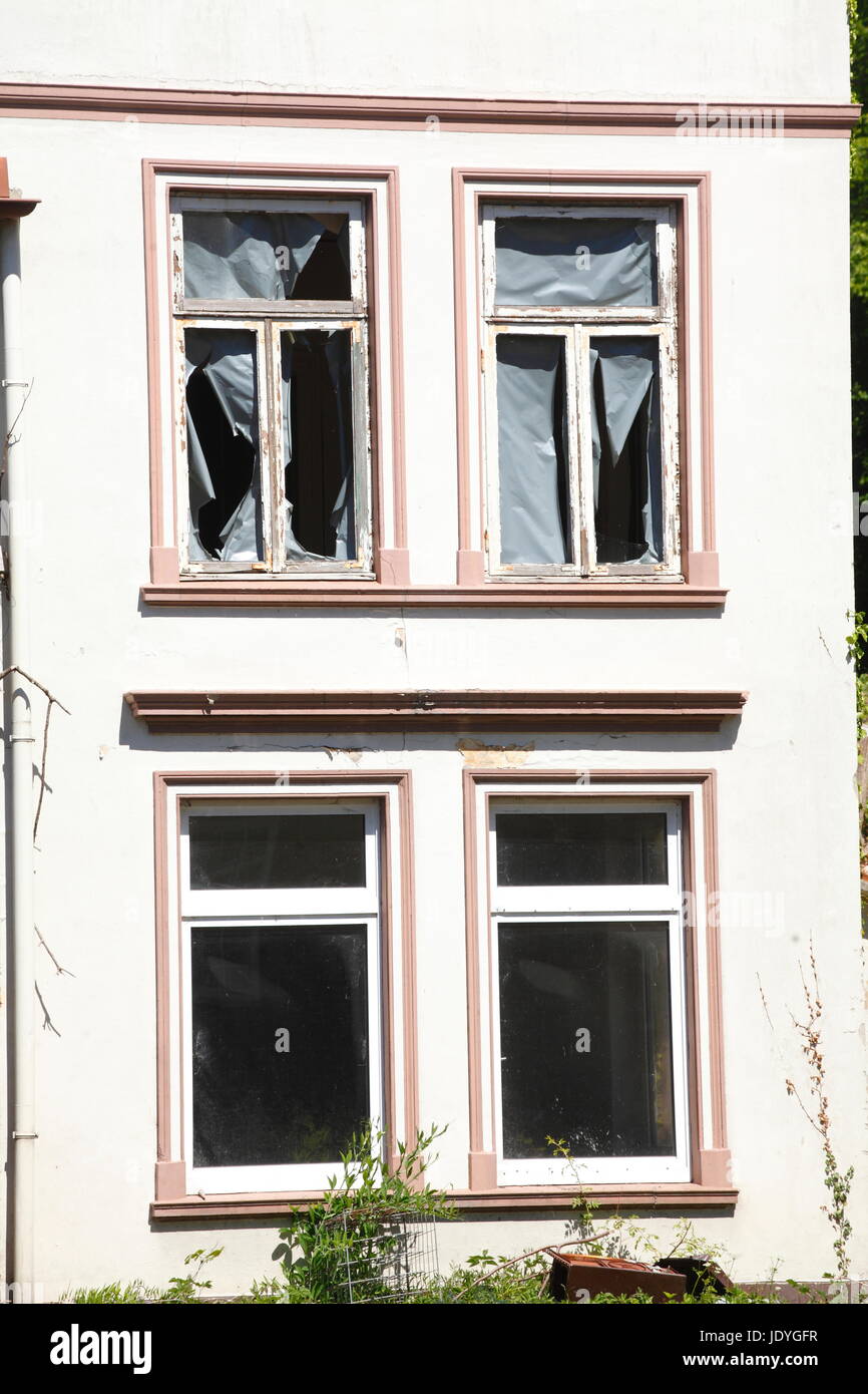 Old broken windows, condemned house Stock Photo - Alamy