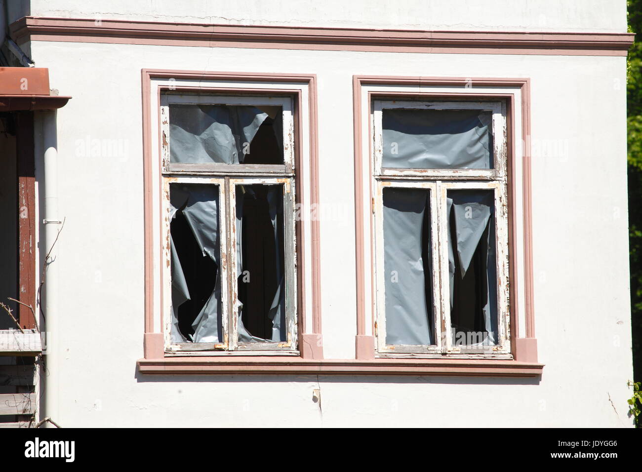 Old broken windows, condemned house Stock Photo - Alamy