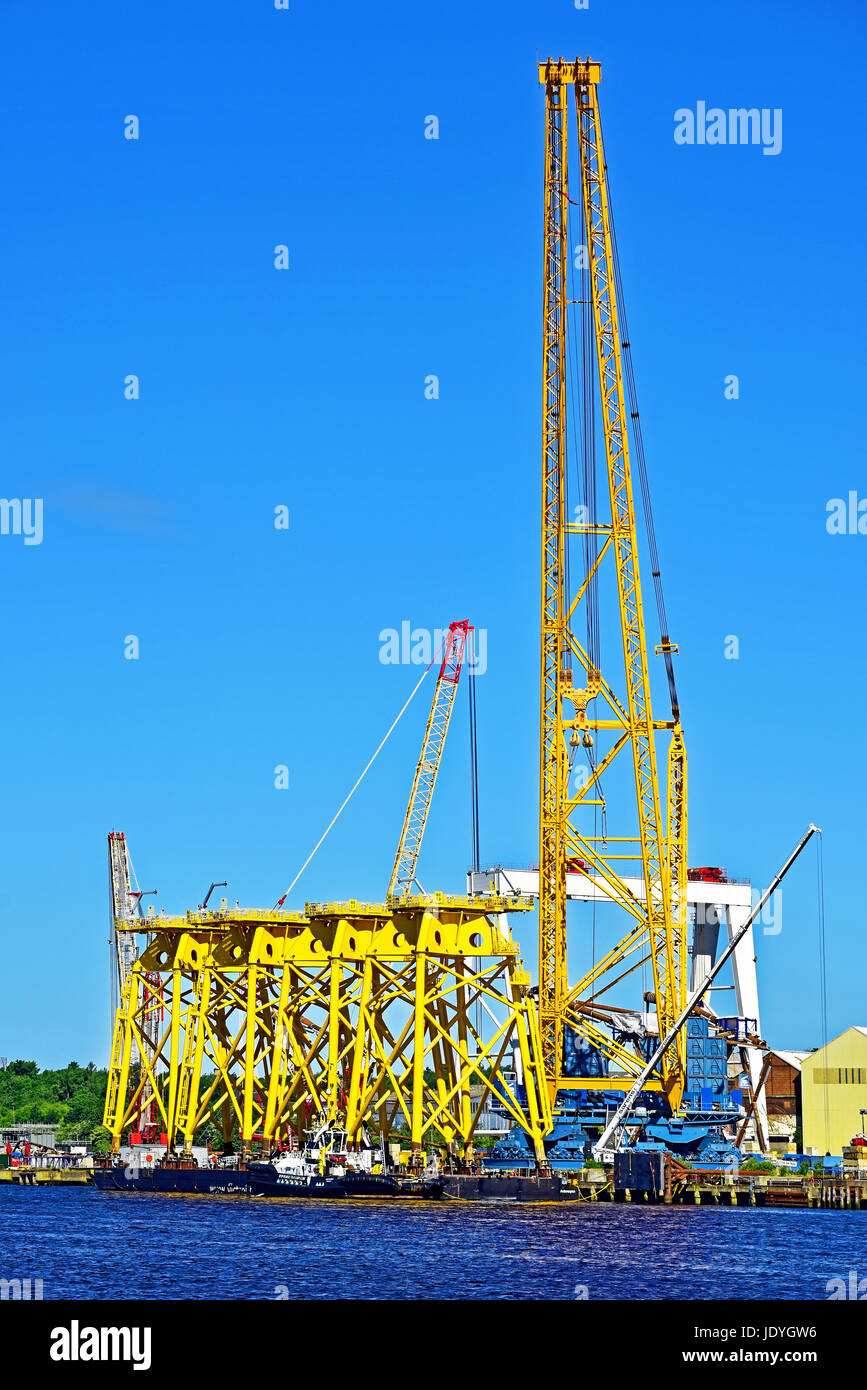 Offshore structures hi-res stock photography and images - Alamy