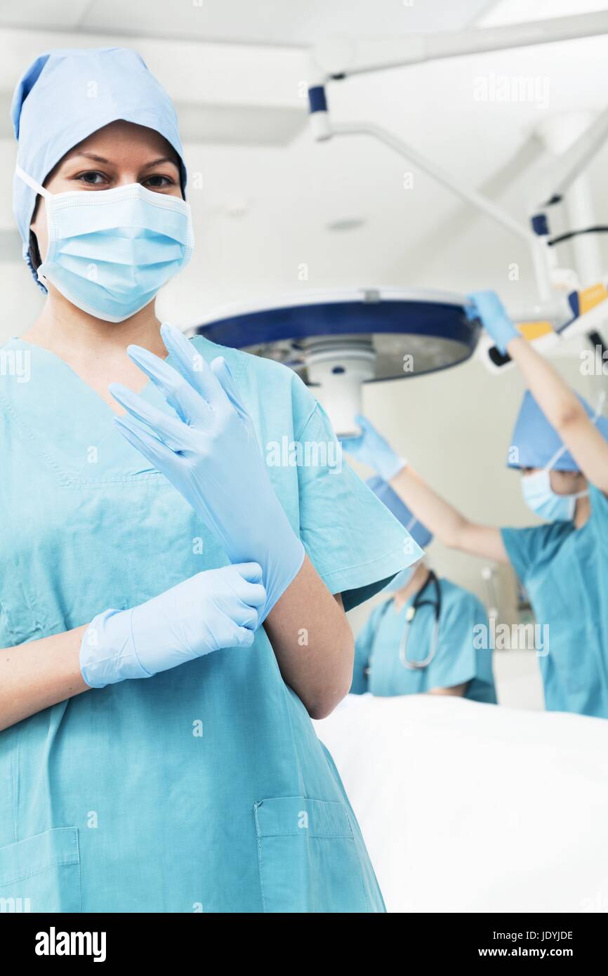 Hospital patient getting dressed hi-res stock photography and images ...