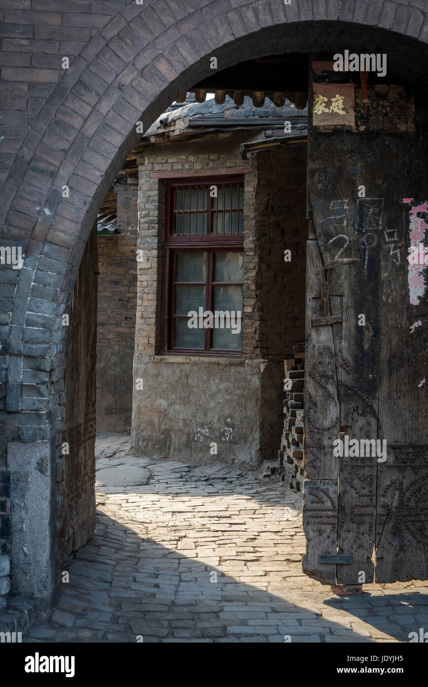 Entrance to a house courtyard, Pingyao, Shanxi province, China Stock ...