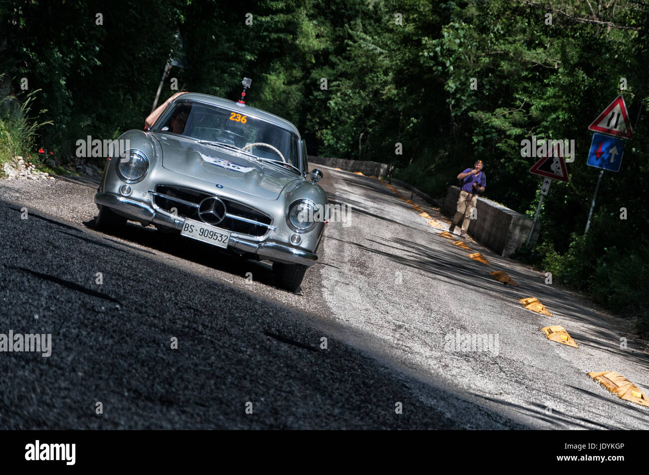 MERCEDES-BENZ 300 SL COUPÉ W 198 1955 old racing car in rally Mille ...