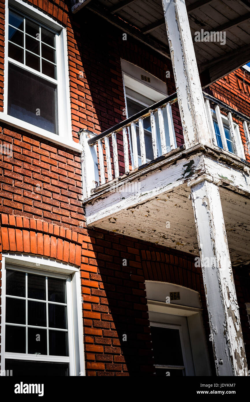 Canada poverty houses hi-res stock photography and images - Alamy