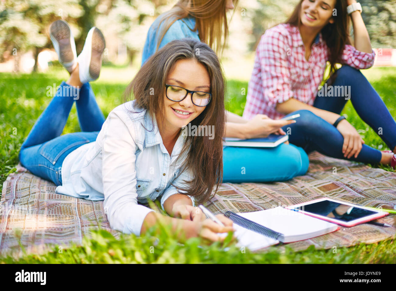 Student making notes outside hi-res stock photography and images - Alamy