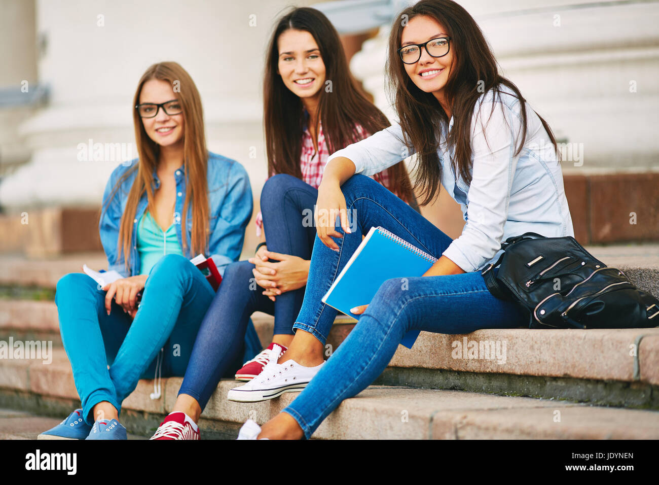 Smiley college students hi-res stock photography and images - Alamy