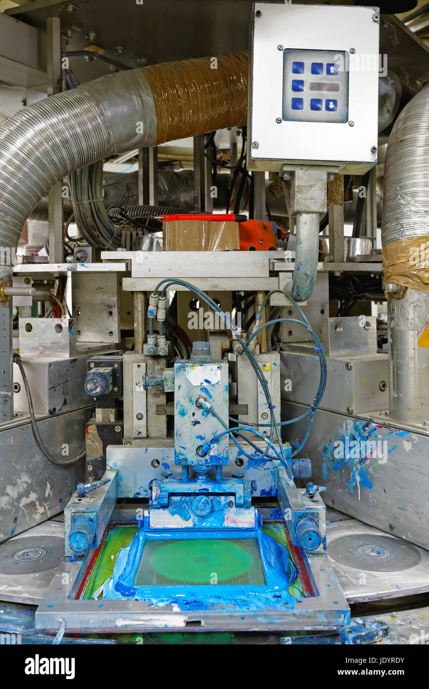 Cd production of compact discs hi-res stock photography and images - Alamy