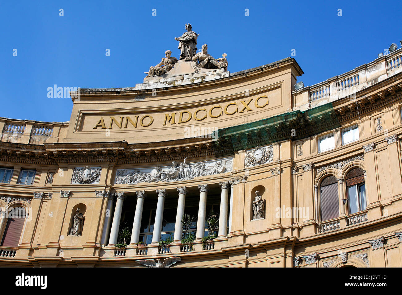 style of construction architecture Stock Photo - Alamy