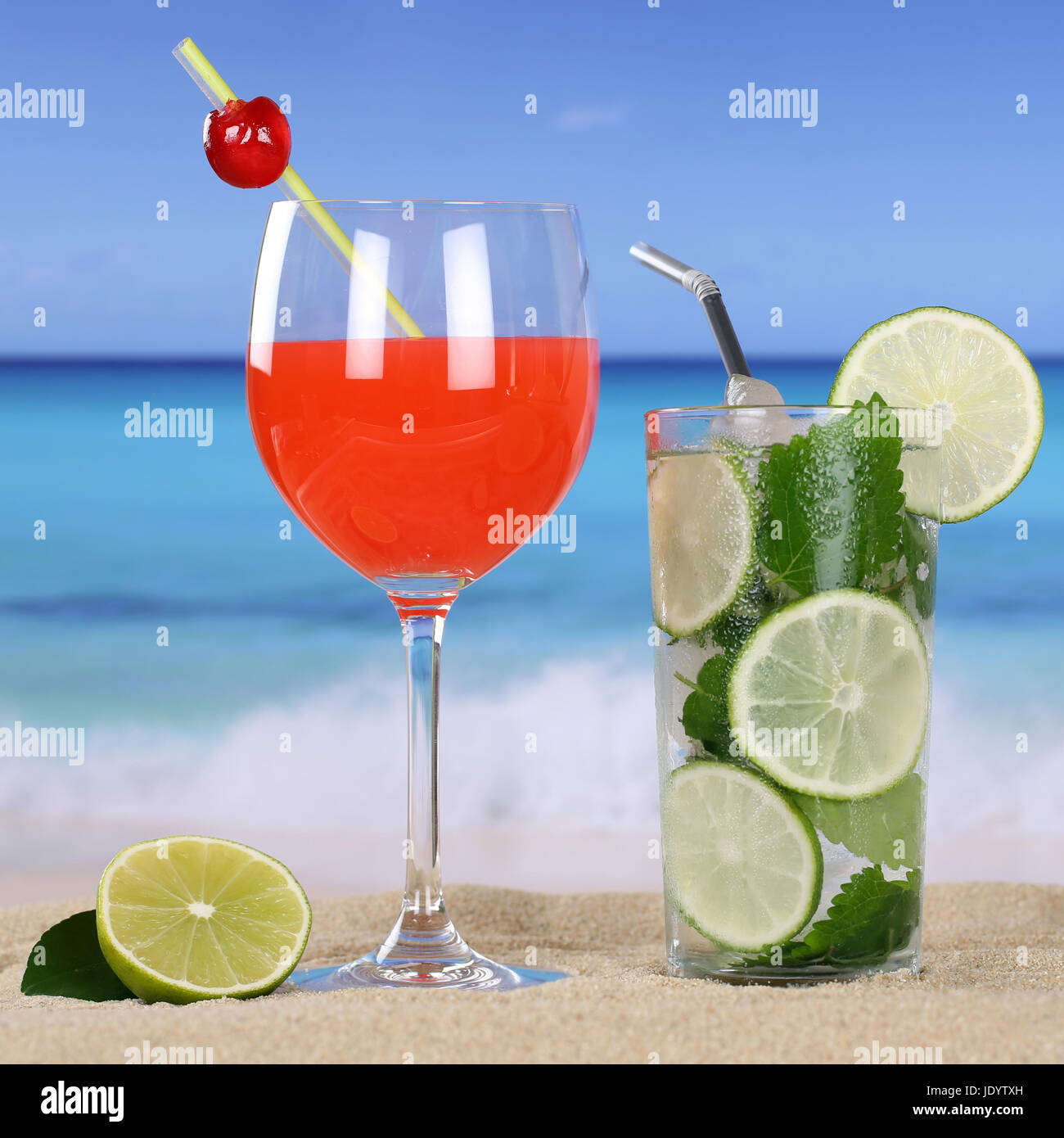 Cocktails am strand hi-res stock photography and images - Alamy