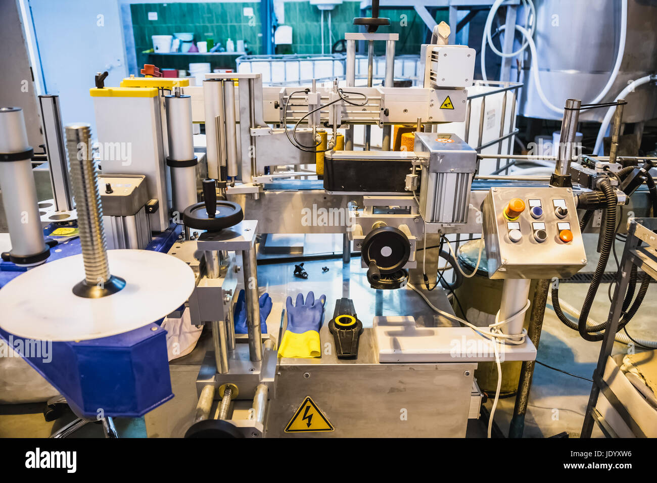 Automatic packing line of conveyor. Pharmaceutical and chemical ...