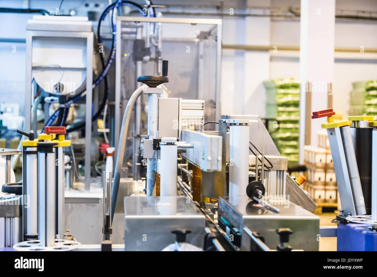 Automatic packing line of conveyor. Pharmaceutical and chemical ...