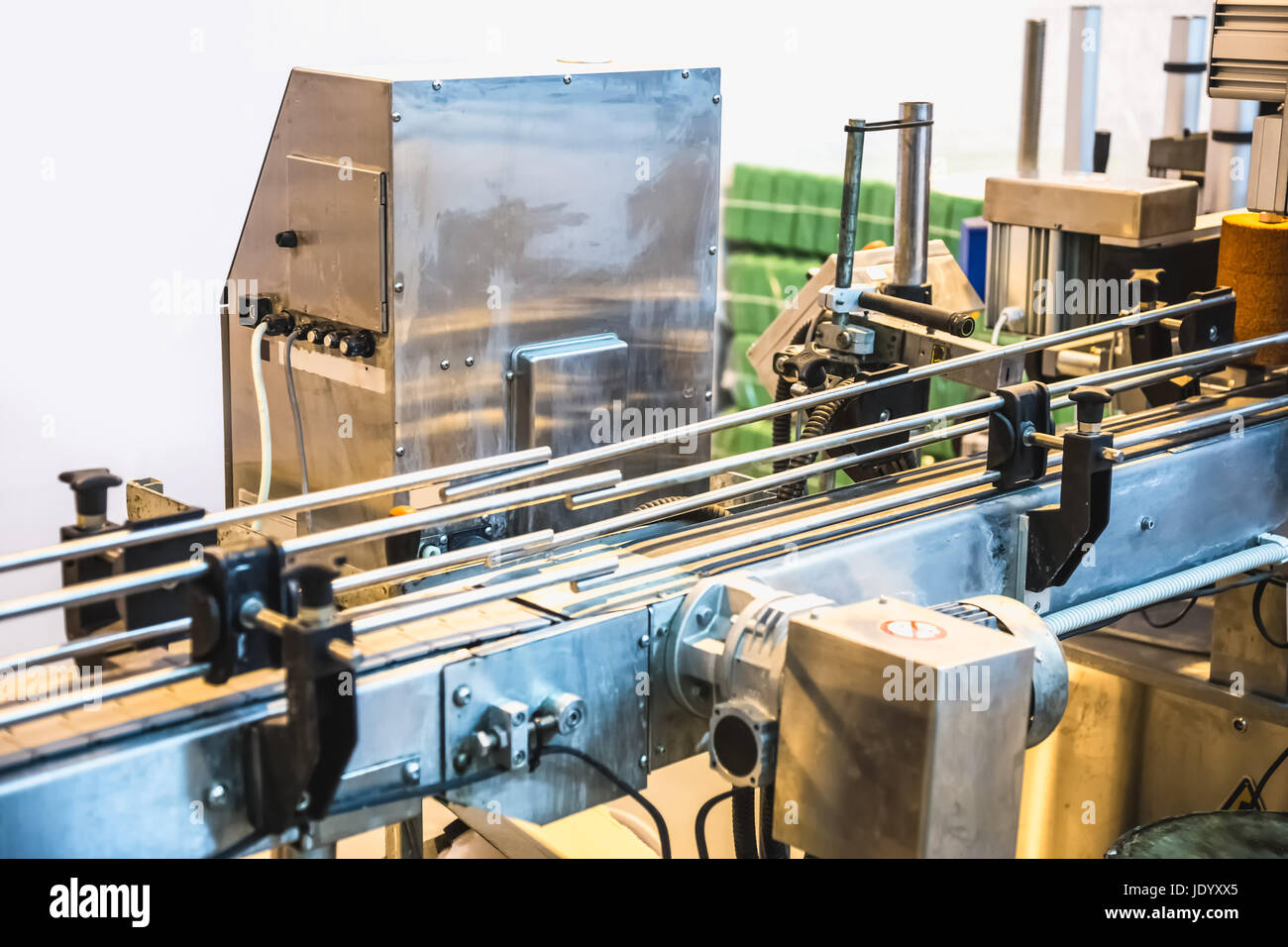 Automatic packing line of conveyor. Pharmaceutical and chemical ...