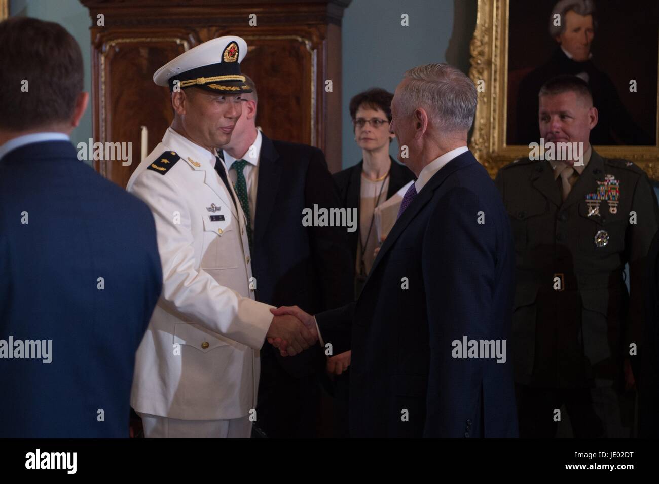 Diplomatic handshake hi-res stock photography and images - Alamy