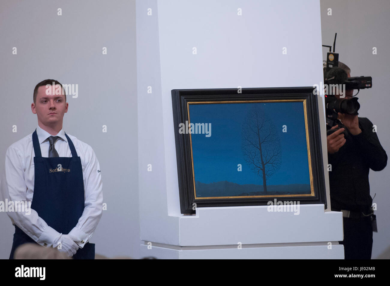 Rene magritte artist hi-res stock photography and images - Alamy