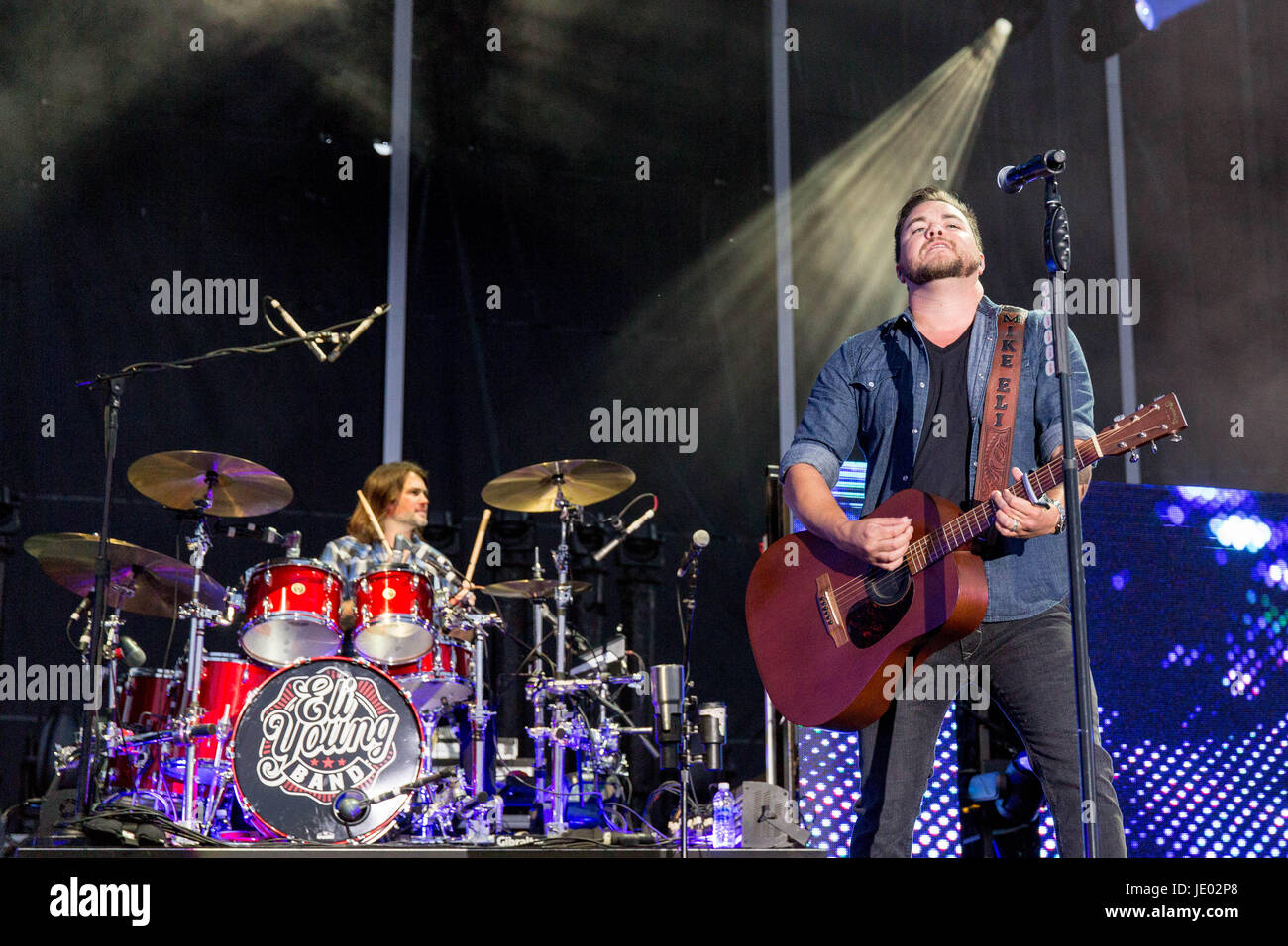 Chris thompson eli young band hi-res stock photography and images - Alamy