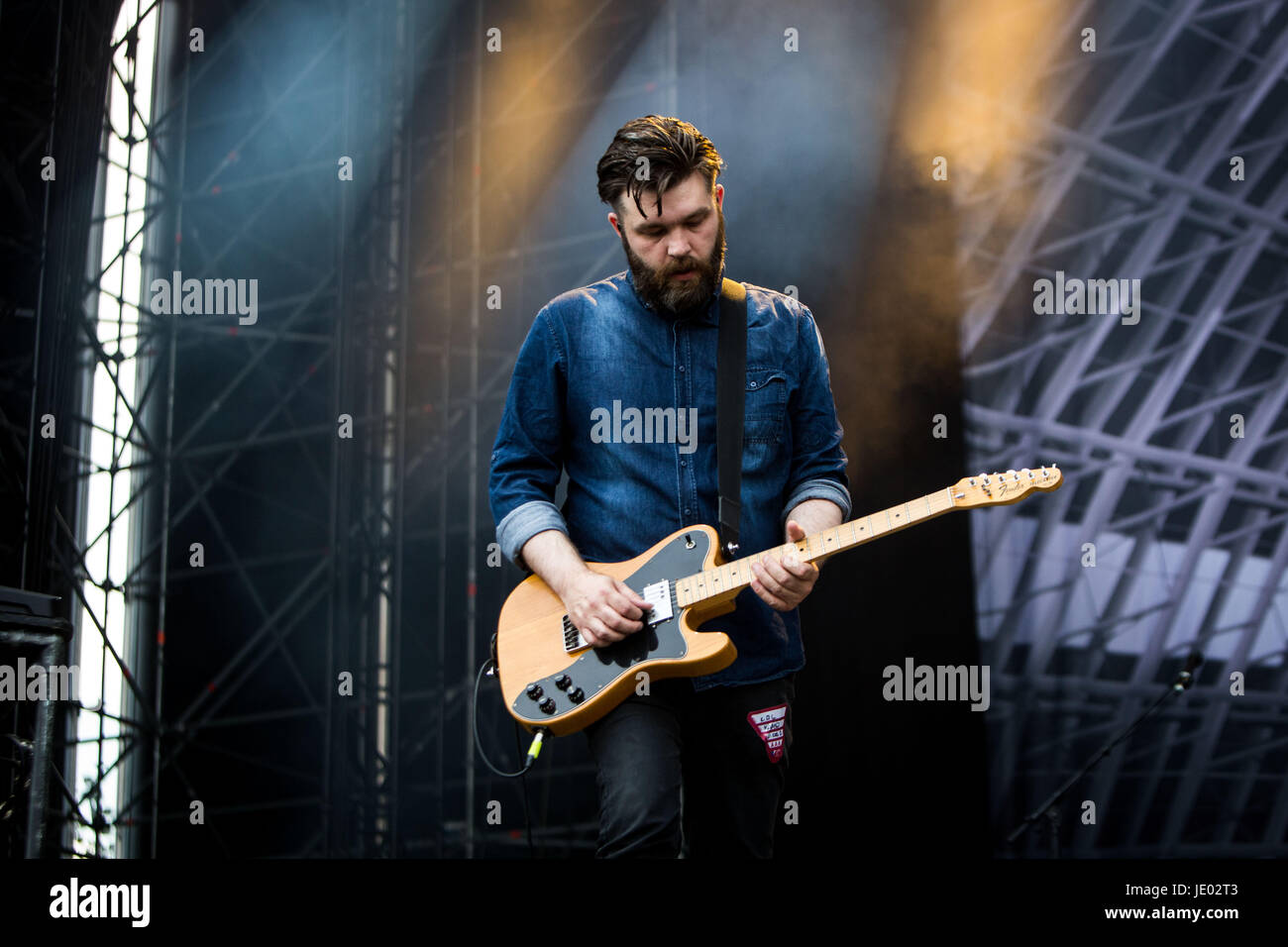 Justin lockey editors guitarist hi-res stock photography and images - Alamy