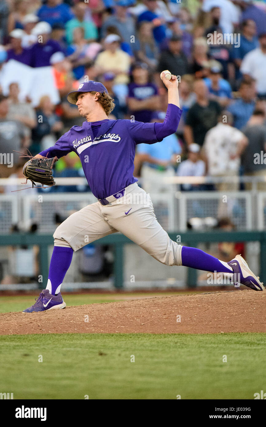 2017 college world series hi-res stock photography and images - Alamy