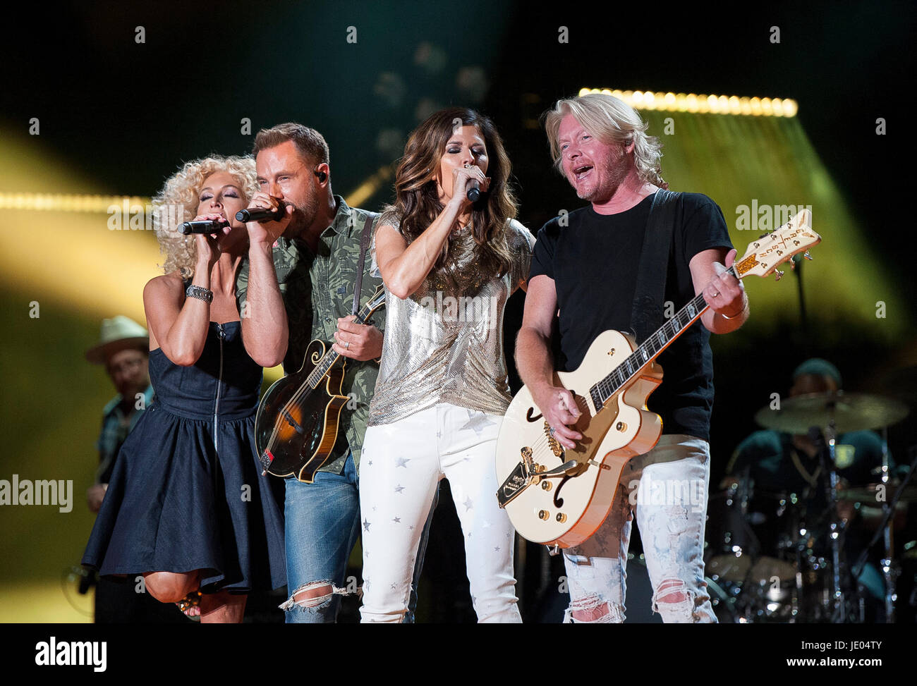 Singer jimi westbrook of little big town hi-res stock photography and ...