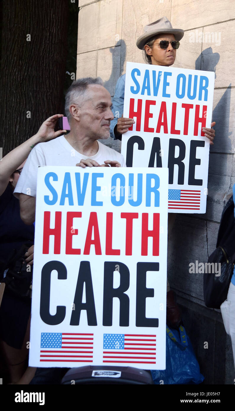 New York, New York, USA. 21st June, 2017. Health care activists hold ...