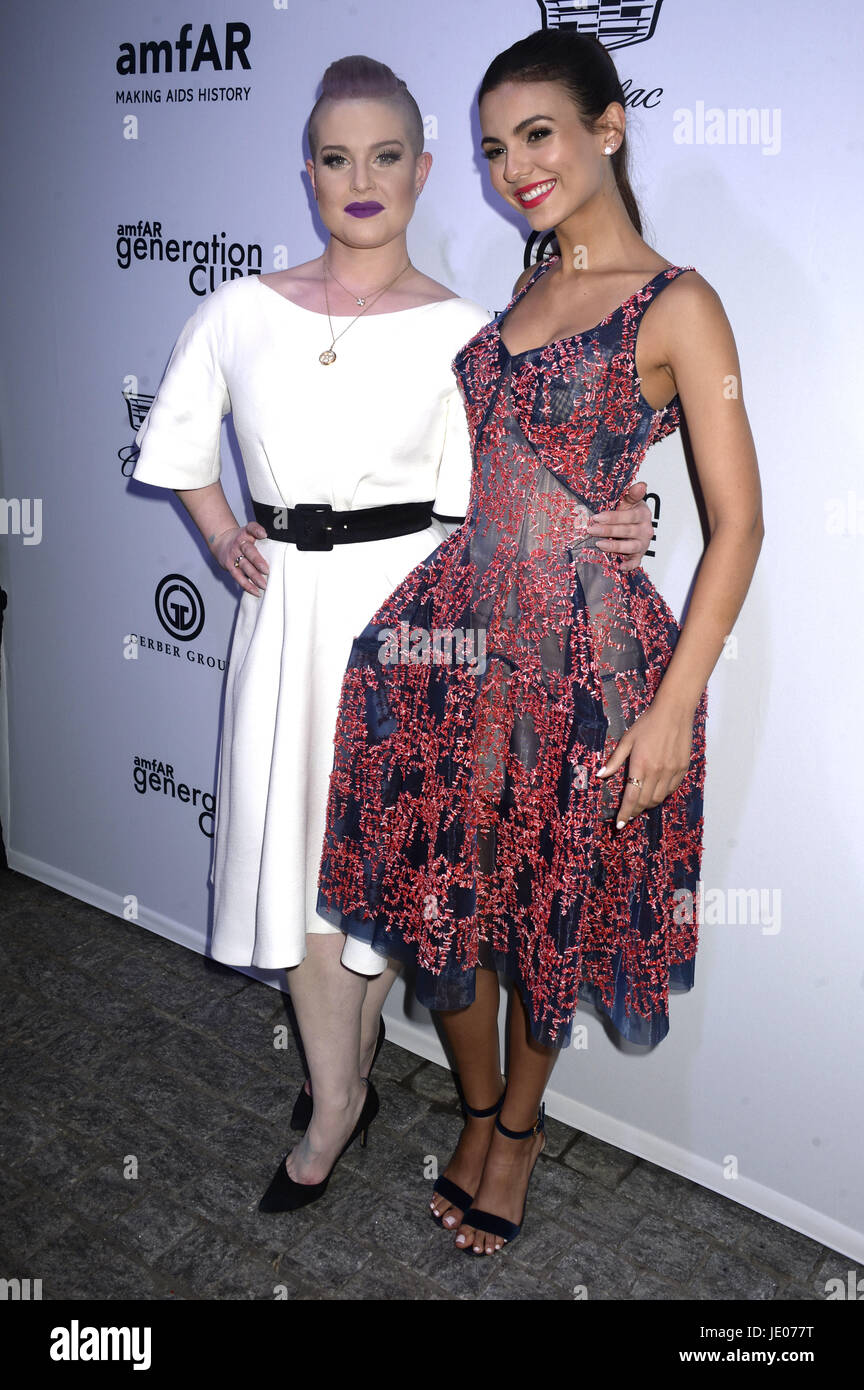 New York, USA. 20th June, 2017. Kelly Osborne und Victoria Justice beim ...