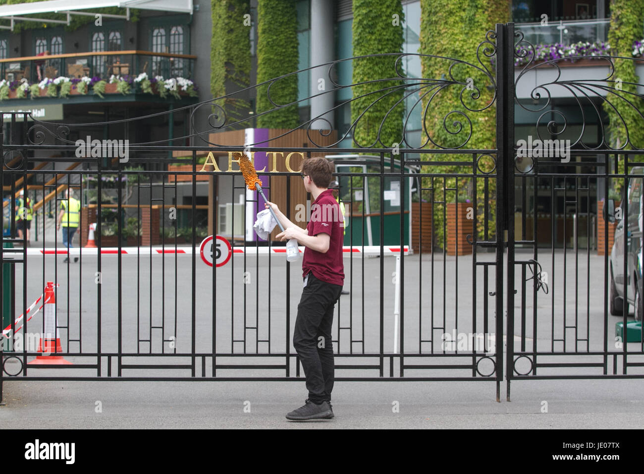 Tennis court gates hi-res stock photography and images - Alamy