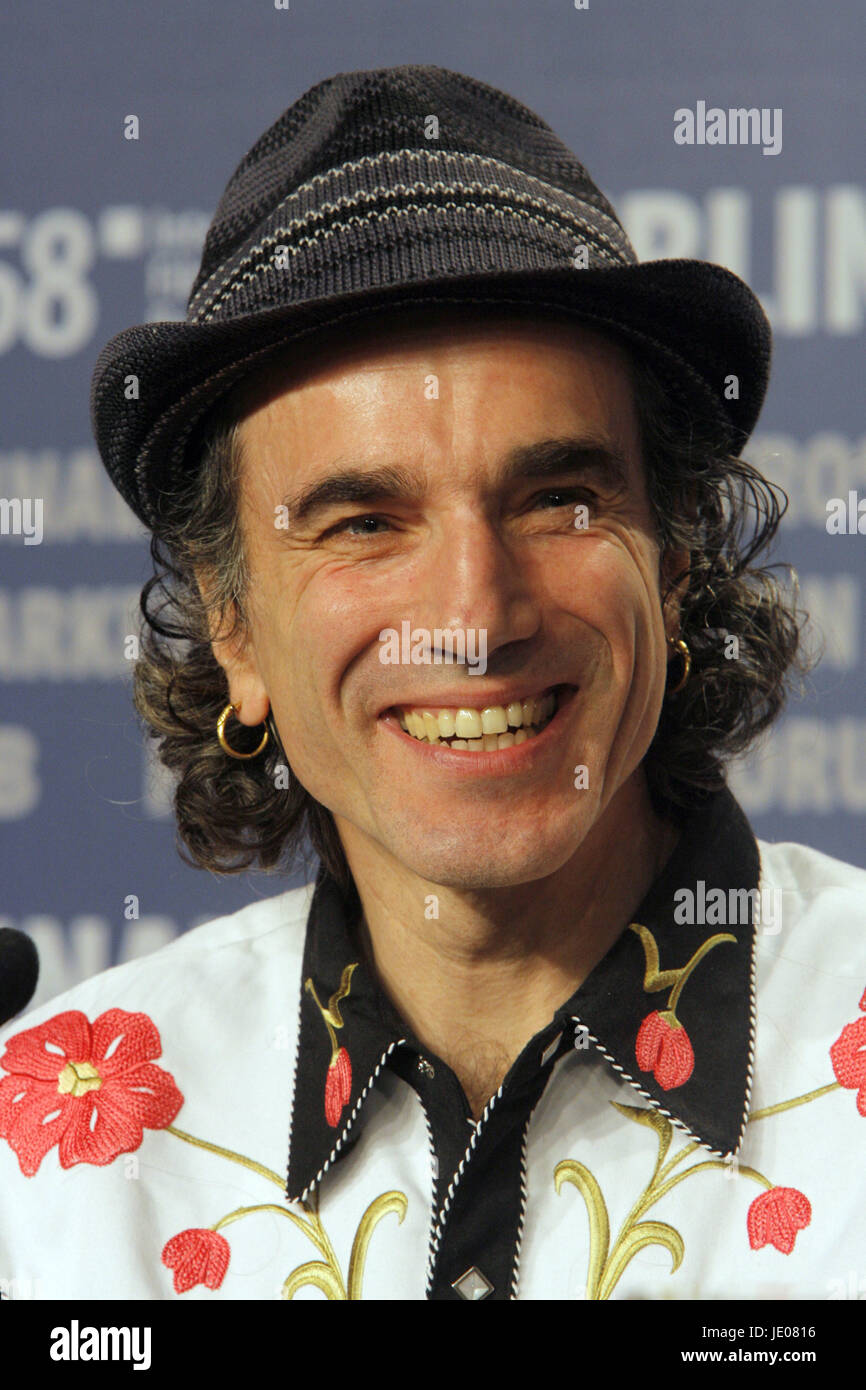 Berlin, Germany. 08th Feb, 2008. British actor Daniel Day-Lewis poses ...