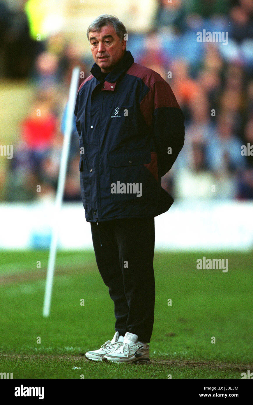 STAN TERNENT BURNLEY FC MANAGER 19 February 2000 Stock Photo - Alamy