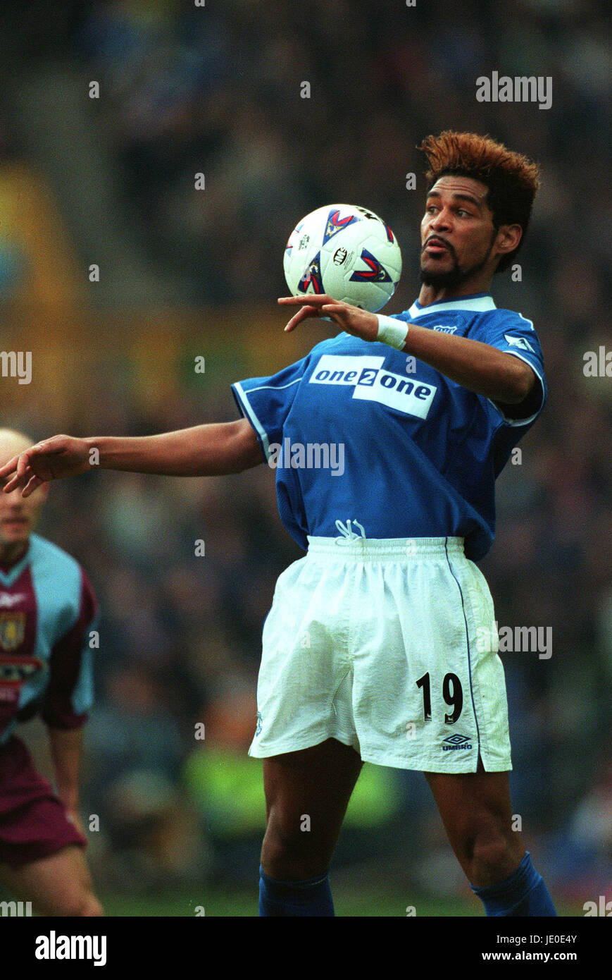ABEL XAVIER EVERTON FC 19 February 2000 Stock Photo - Alamy