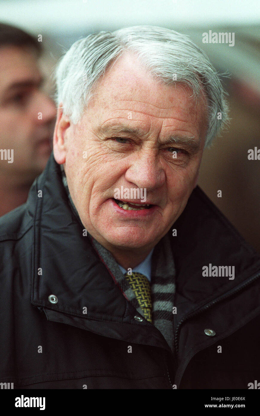 BOBBY ROBSON NEWCASTLE UNITED MANAGER 19 February 2000 Stock Photo - Alamy