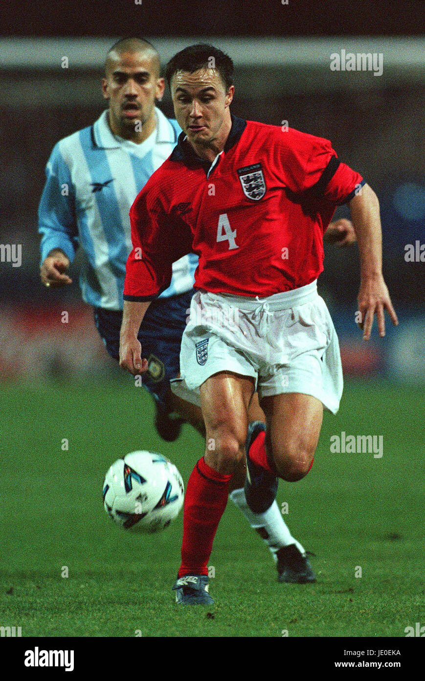 DENNIS WISE ENGLAND & CHELSEA FC 23 February 2000 Stock Photo - Alamy
