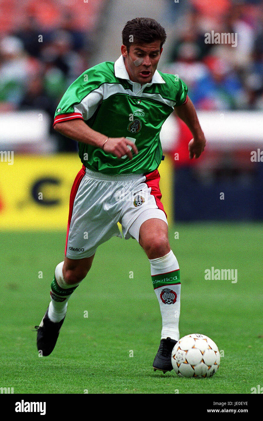 Mexico football 2000 hi-res stock photography and images - Alamy