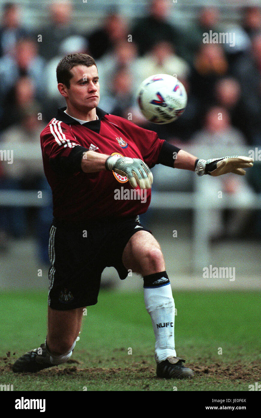 SHAY GIVEN NEWCASTLE UNITED FC 04 March 2000 Stock Photo - Alamy